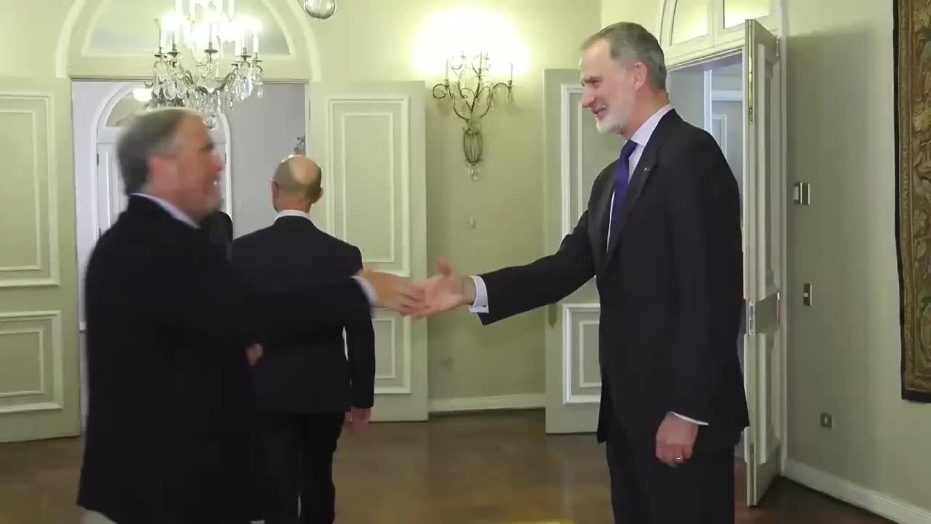 El rey Felipe VI llega a Santiago de Chile para reforzar los vínculos ...