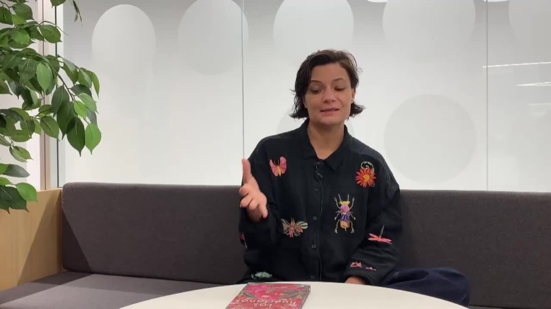 La autora Melba Escobar busca en 'Las huérfanas' la identidad de la ...