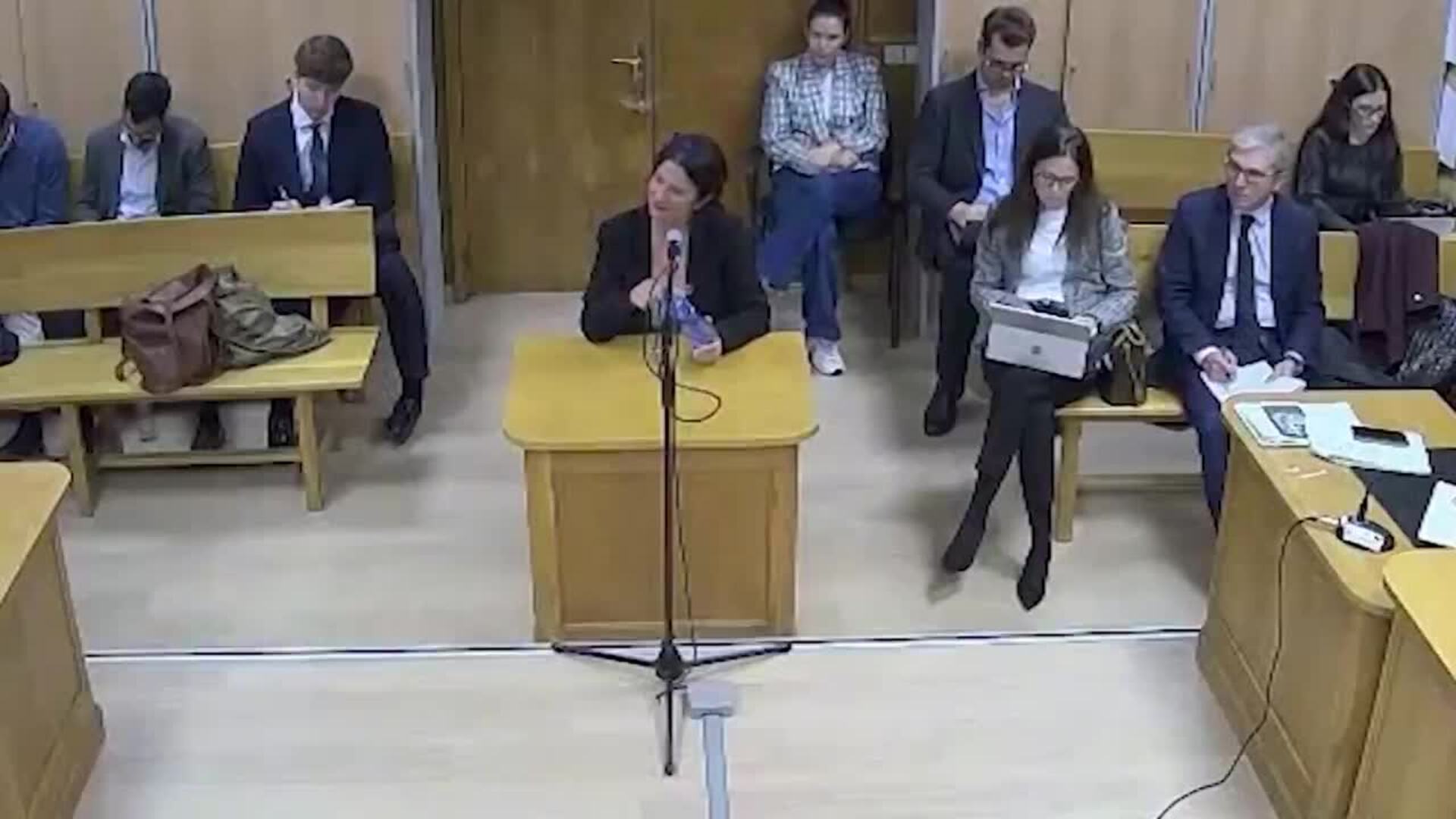 Zarrías declara ante el juez que pagó 16.000 euros a Leire Díez
