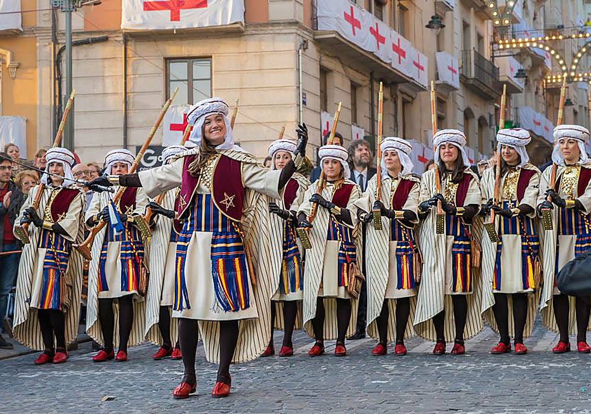 Dónde ver en directo por televisión la fiesta de los Moros y Cristianos ...