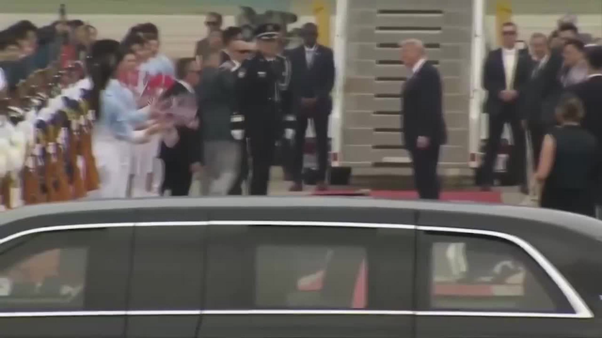 Donald Trump abandona Pekín tras concluir su visita de Estado a China