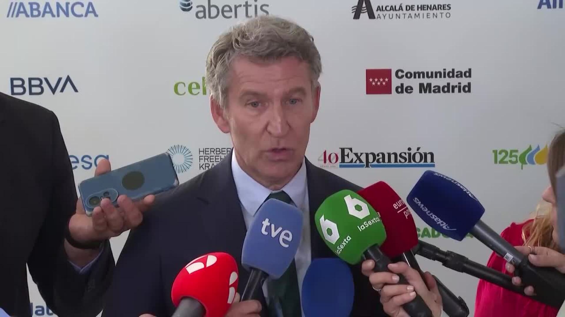 Feijóo promete "todo lo posible" para echar a Sánchez y no descarta la ...
