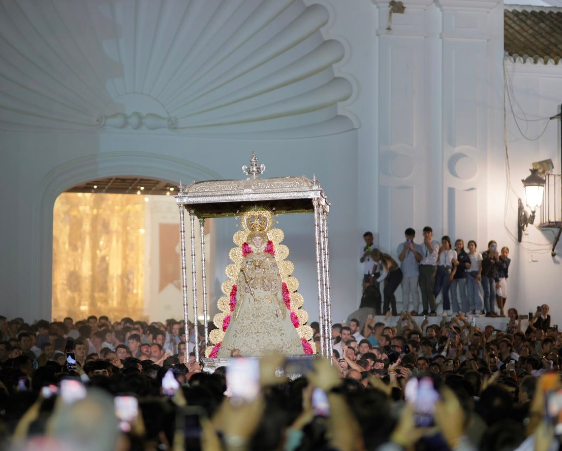 En imágenes, la procesión de la Virgen del Rocío 2026
