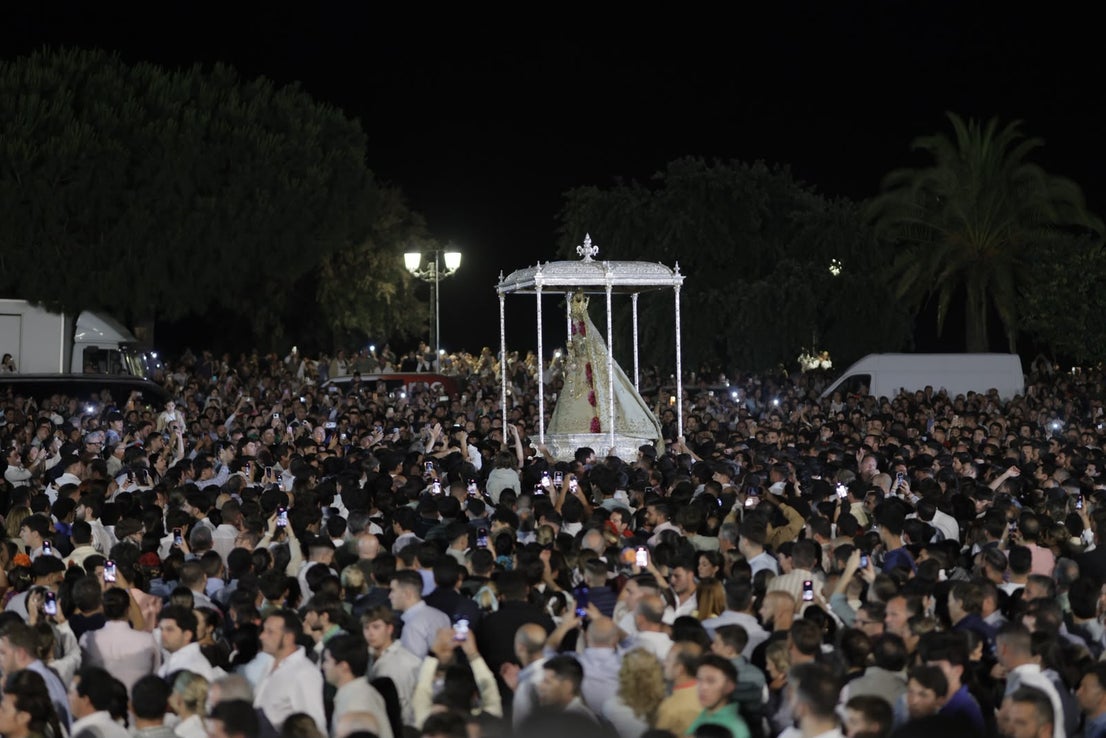 En imágenes, la procesión de la Virgen del Rocío 2026