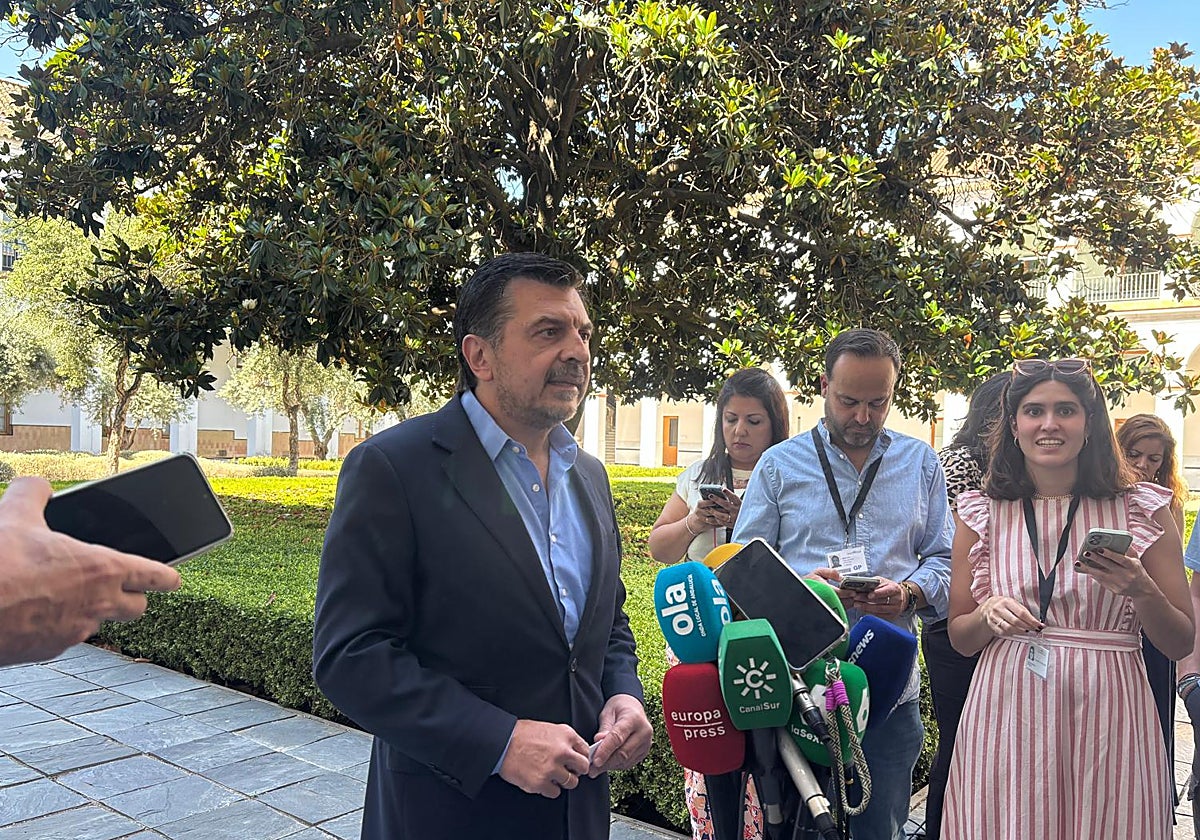 «María Jesús Montero debe reaparecer y dar explicaciones de inmediato»
