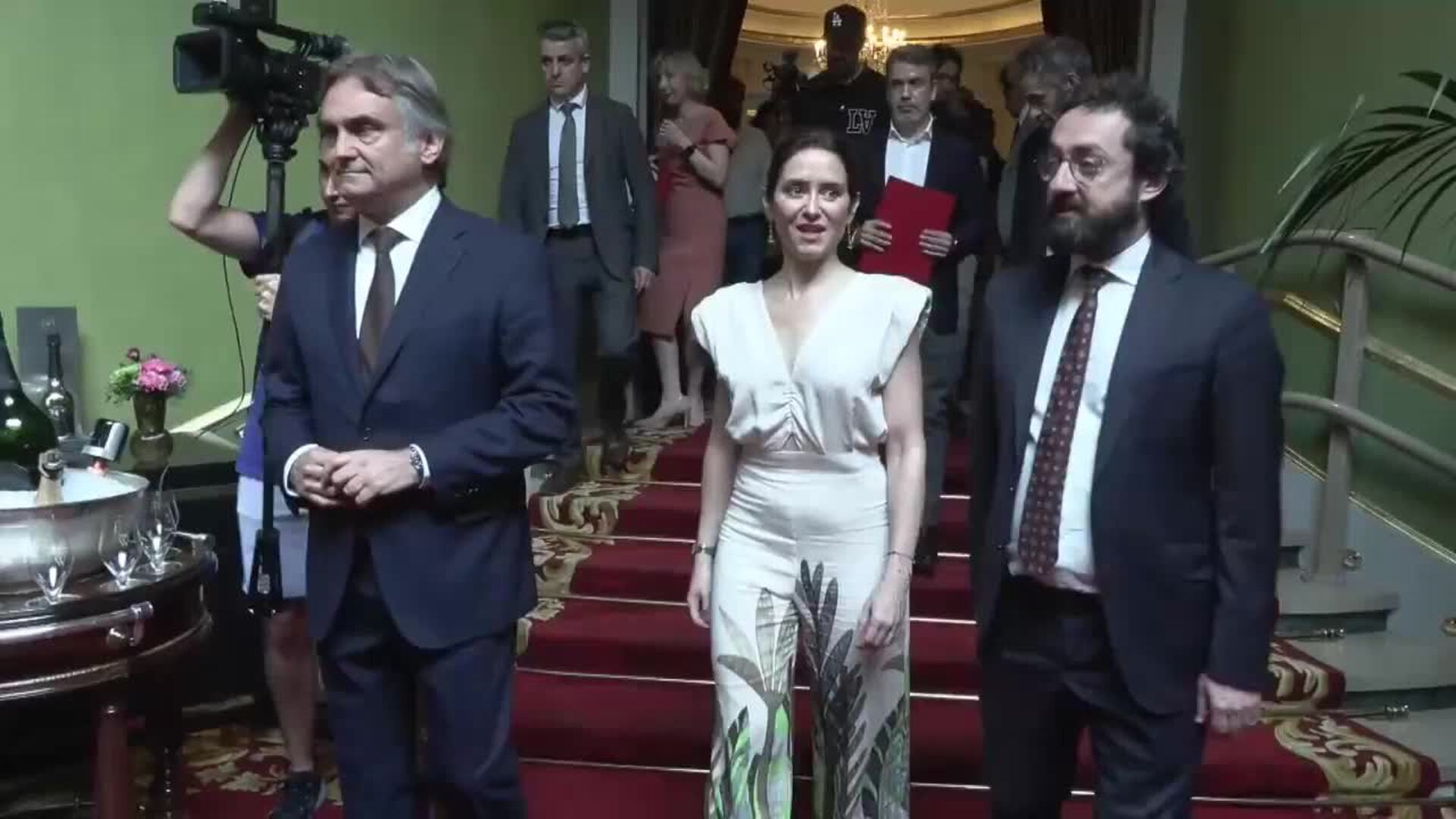 Llegadas al foro "La España vertebrada" con Isabel Díaz Ayuso