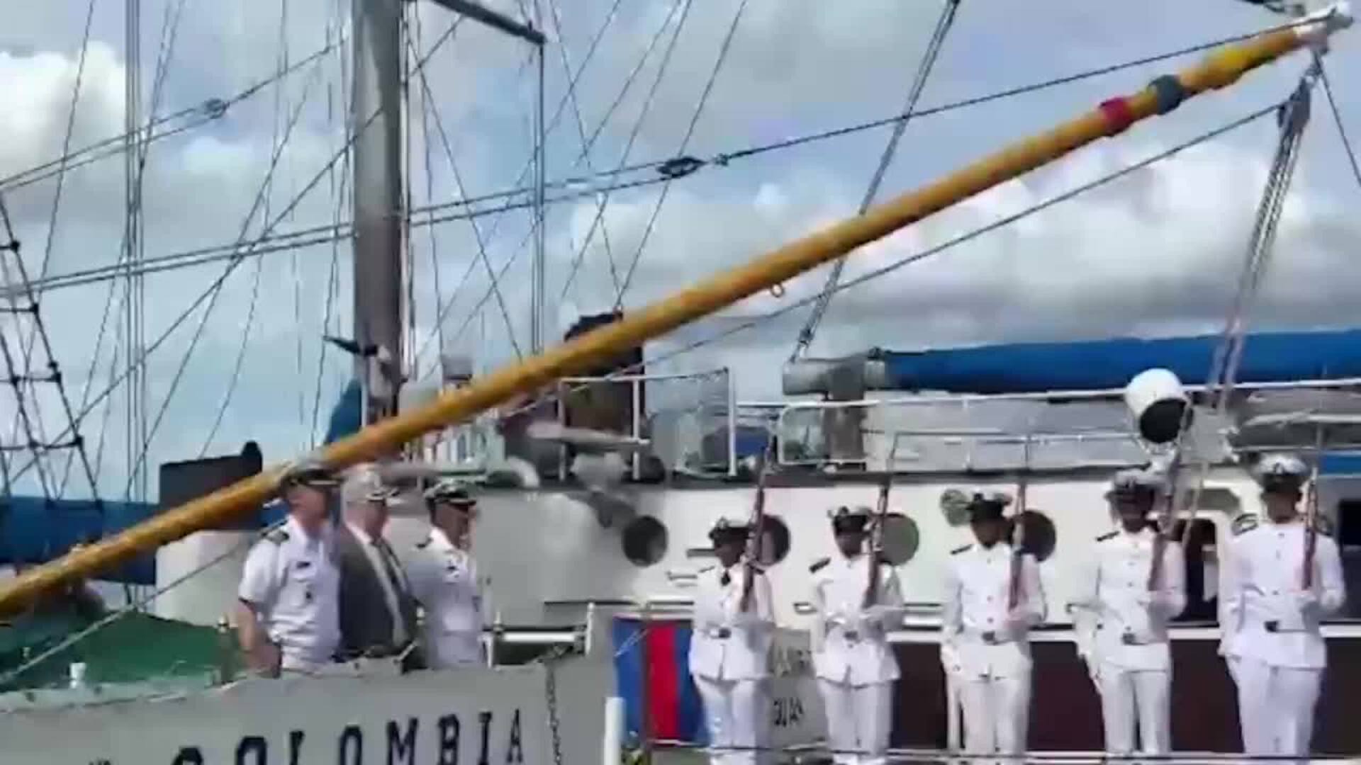 El buque escuela de la Armada de Colombia llega a Nueva Orleans para ...
