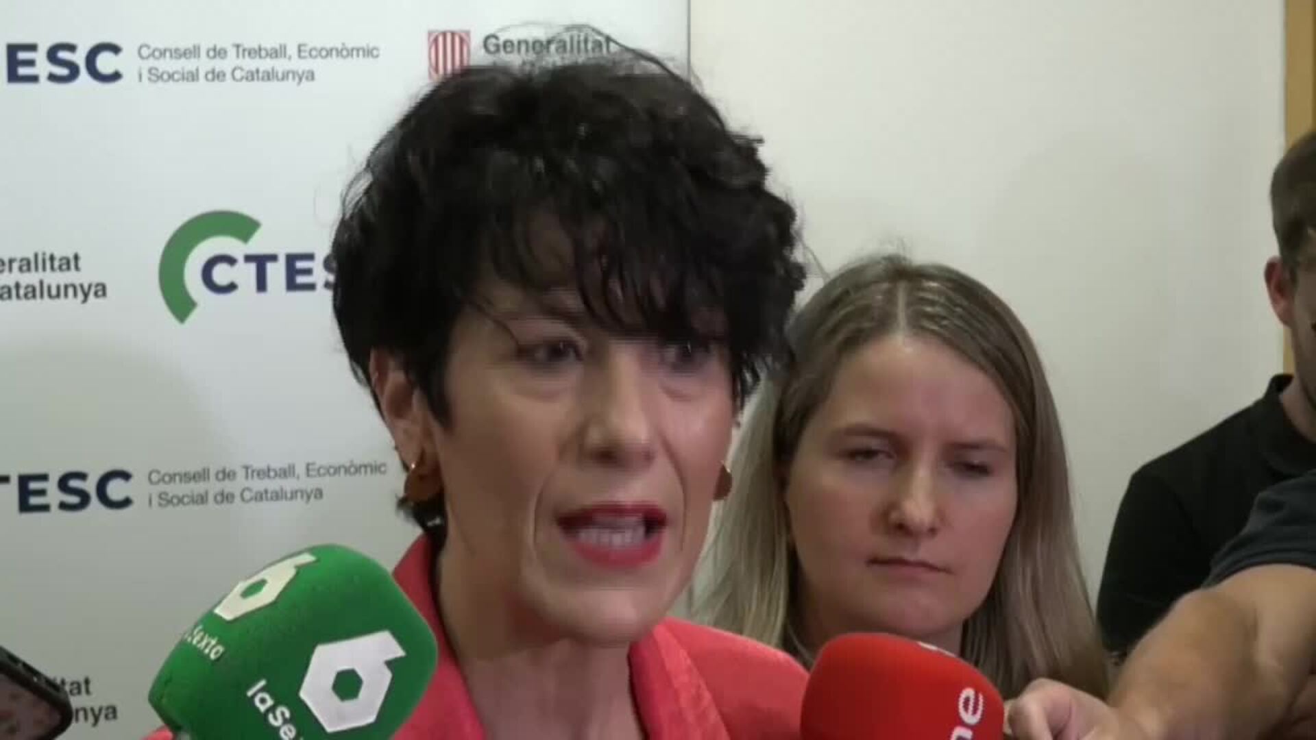 Saiz acusa a Feijóo de no hacer una oposición "a la altura de lo que ...