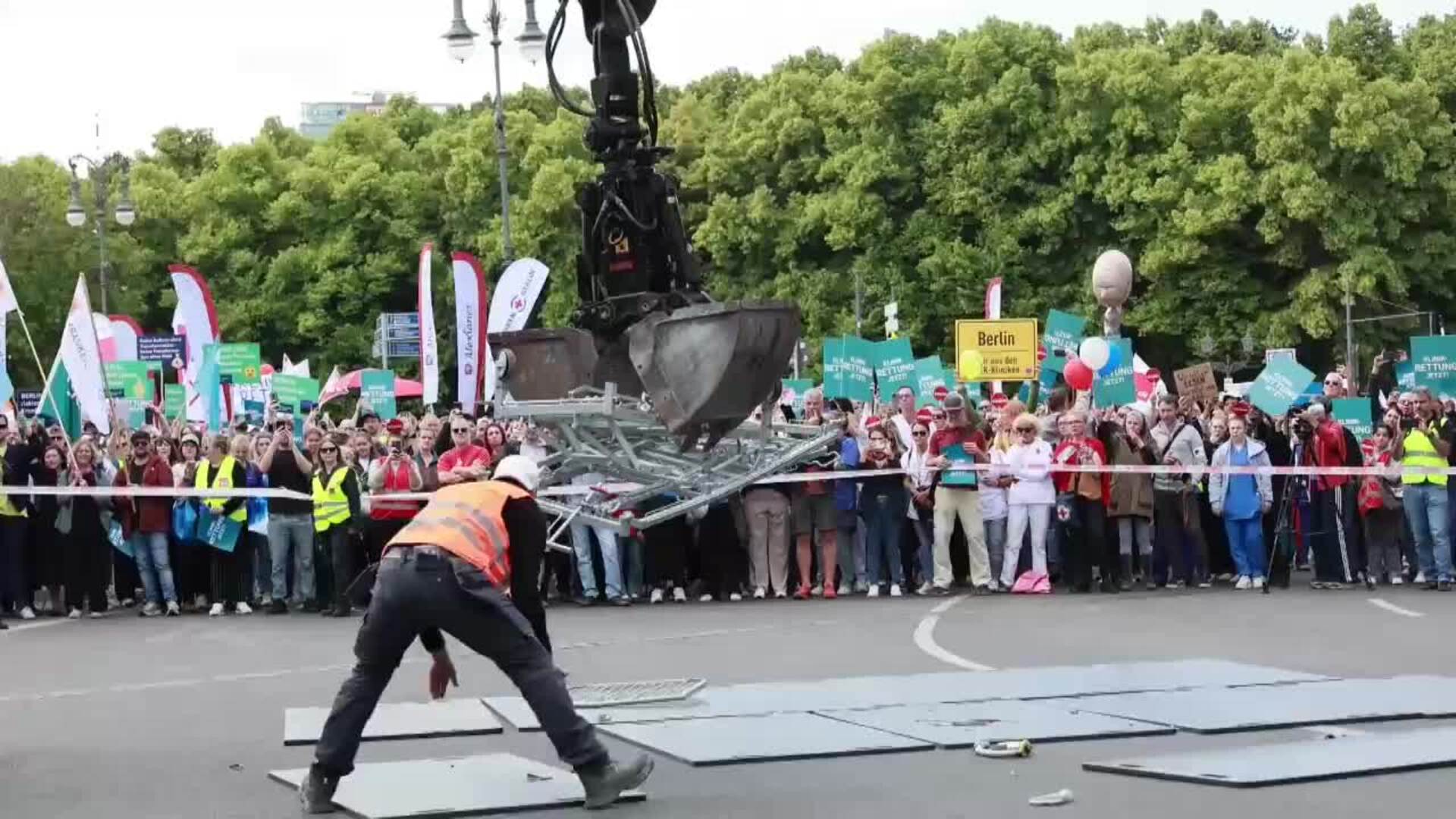 Trabajadores sanitarios protestan en Berlín contra la reforma de ...