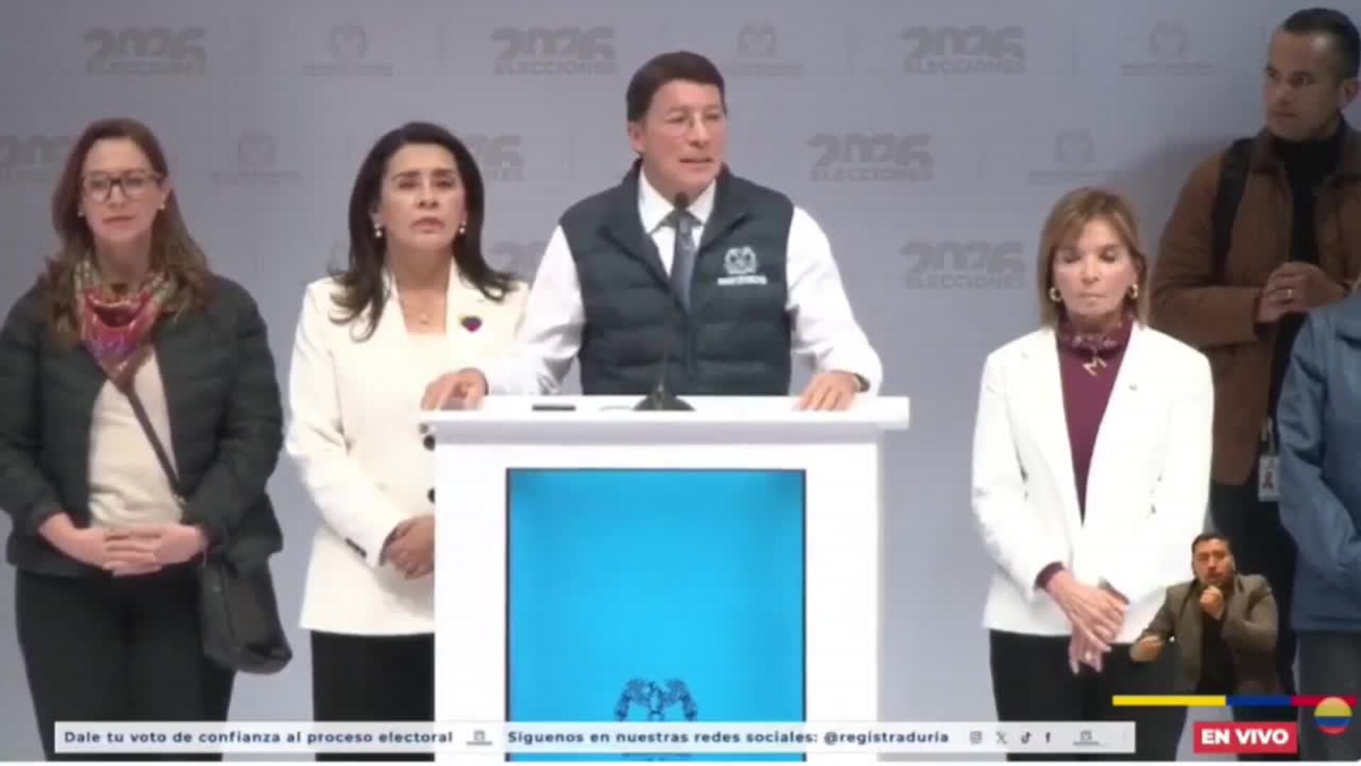 Colombia cierra los colegios electorales y empieza el conteo de los votos