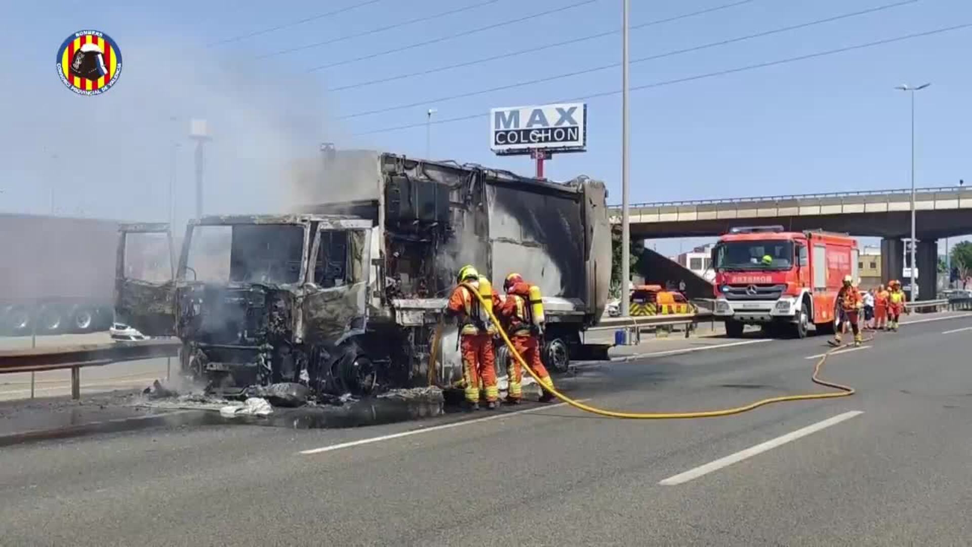 Incendio de un camión de residuos en la A3 a la altura del kilómetro ...