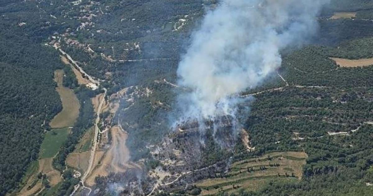 Confinado el municipio barcelonés de Sant Quirze Safaja por un incendio ...
