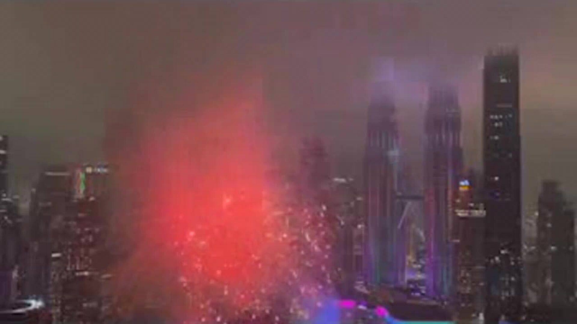 Malasia recibe el 2026 con fuegos artificiales en Kuala Lumpur