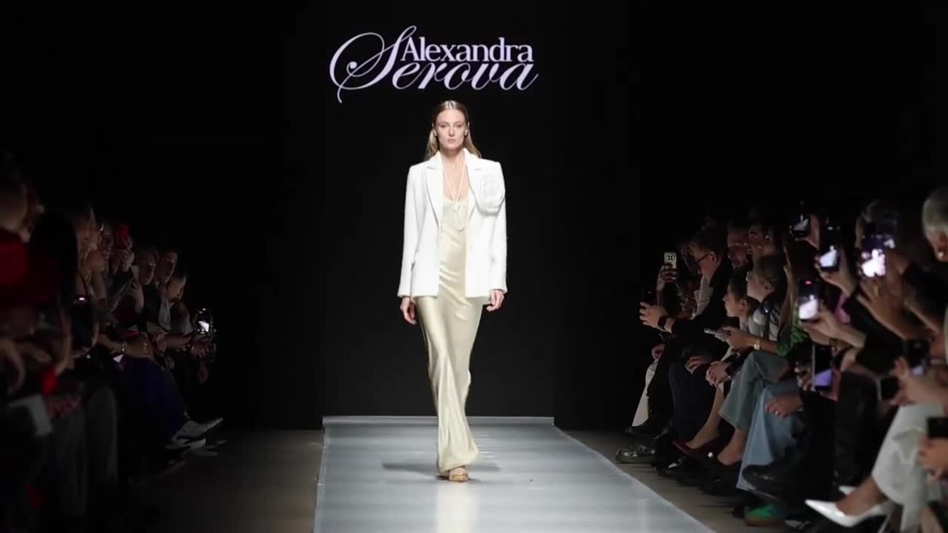 Desfile de la firma de Alexandra Serova en la Semana de la Moda de Moscú