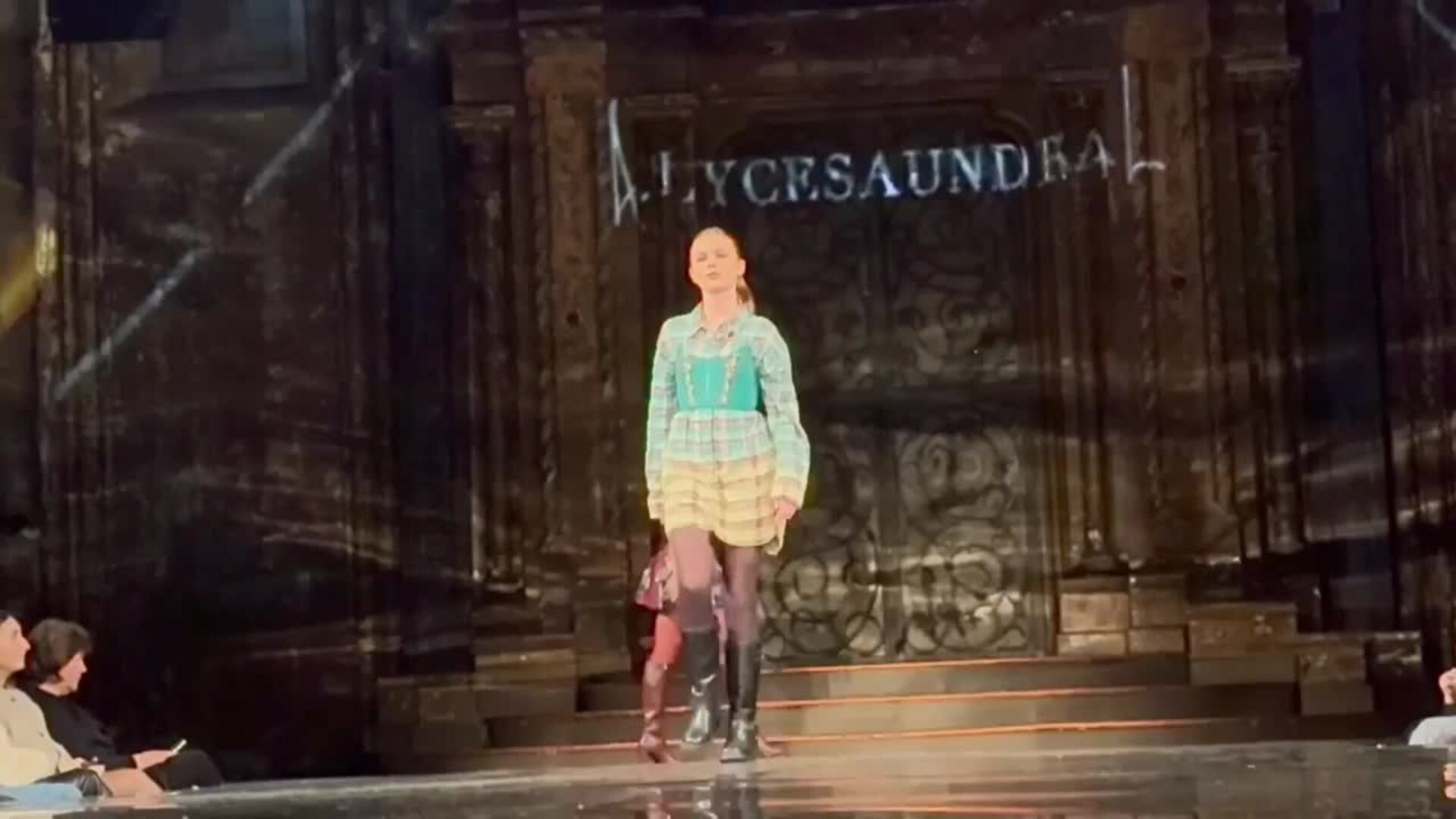 Con alta costura para perros, Anthony Rubio conquista la Semana de la ...