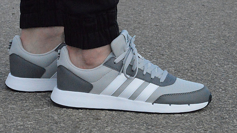 Estas zapatillas de Adidas son un clásico, te pegan con cualquier look ...
