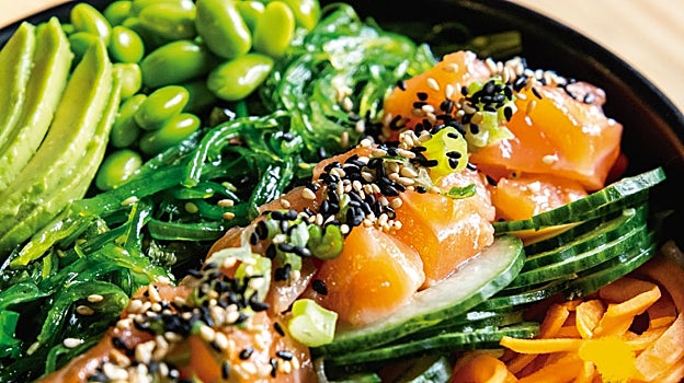 Qué es un poke y dónde nació este exitoso plato con fama de saludable