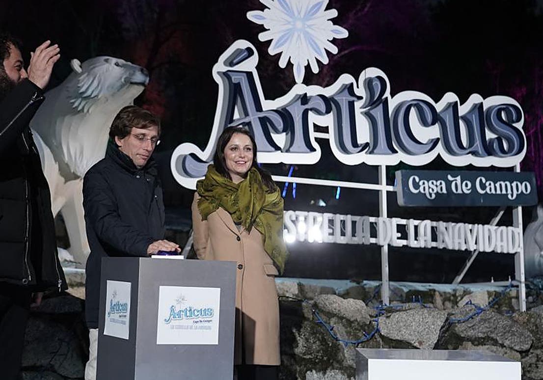Almeida y numerosos rostros conocidos, en el acto de inauguración de ...