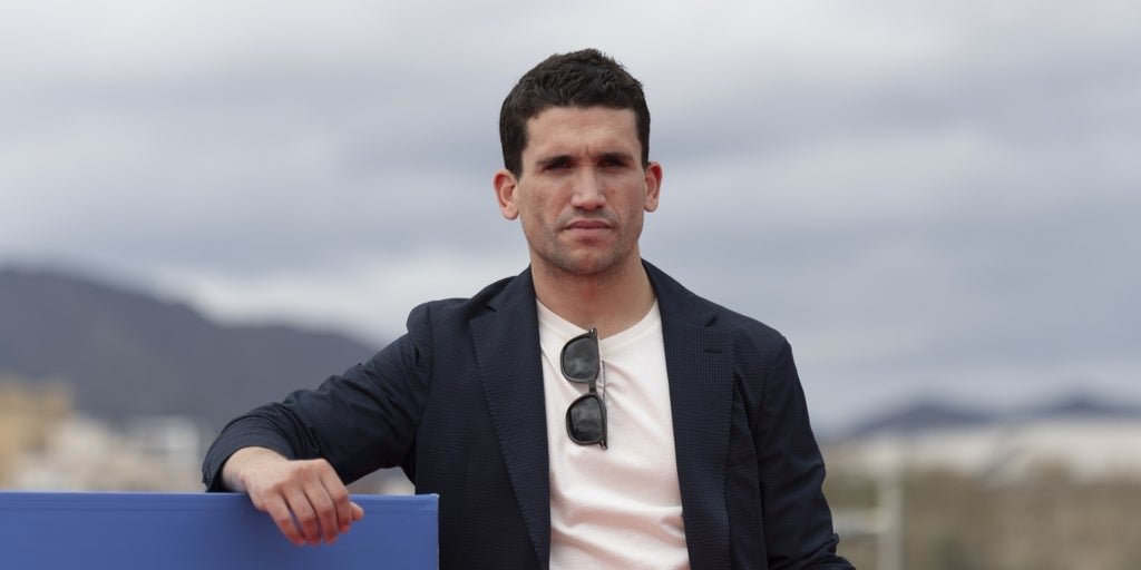 Jaime Lorente se casará el próximo año con Marta Goenaga, la madre de sus dos hijos