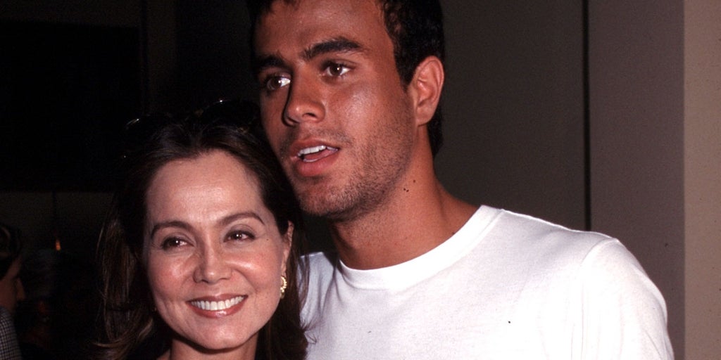 La tierna felicitación de Enrique Iglesias a su madre, Isabel Preysler ...