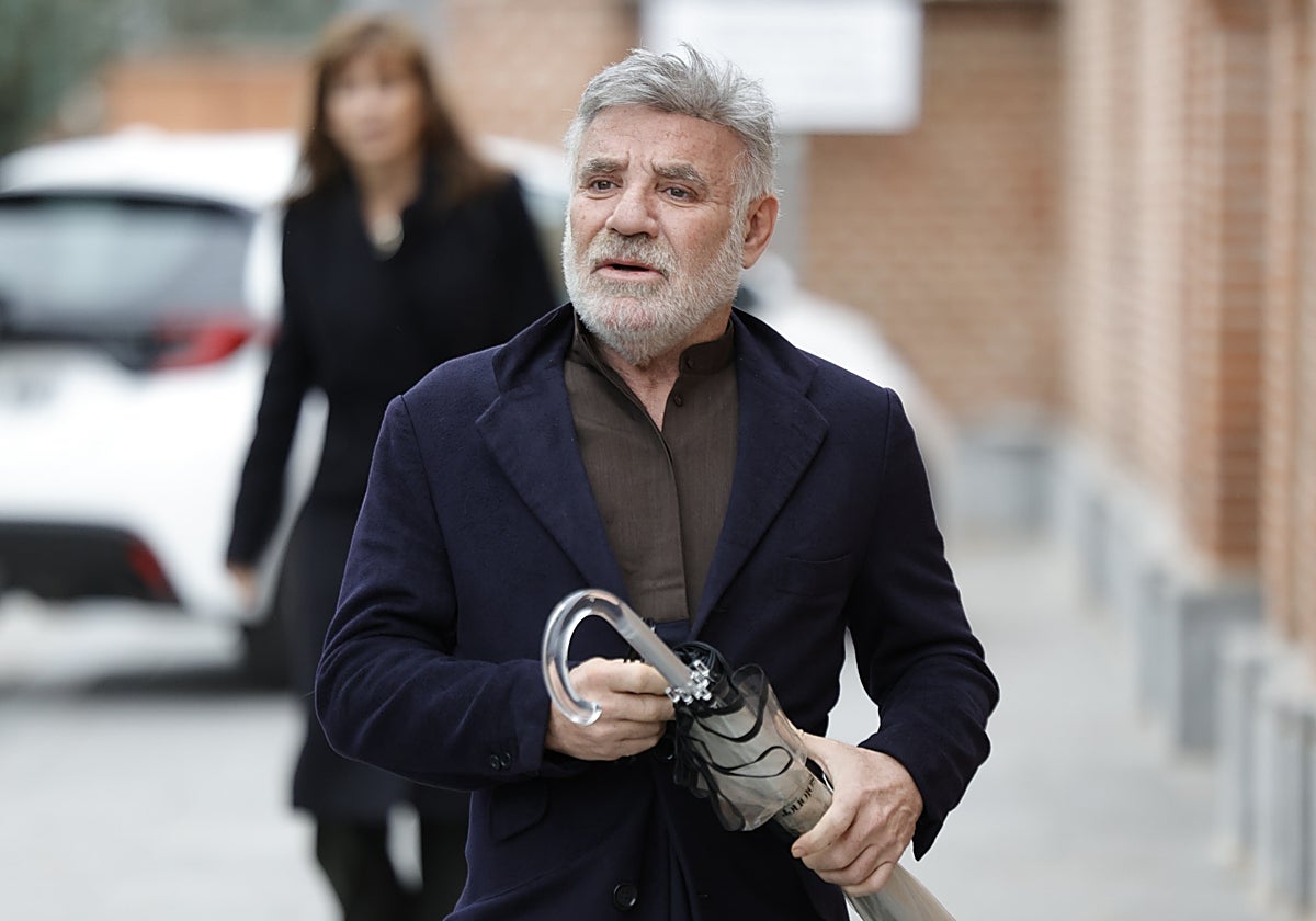 El arquitecto Joaquín Torres, roto por la muerte de su padre, el ...