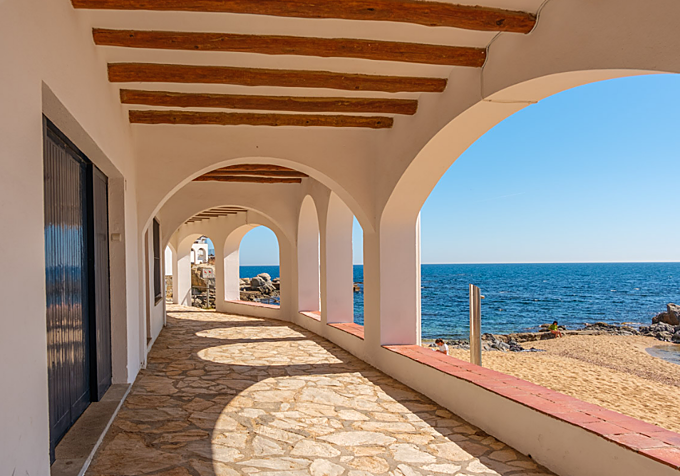 El refugio de Àngels Barceló en Cataluña: un pueblo precioso de aguas ...