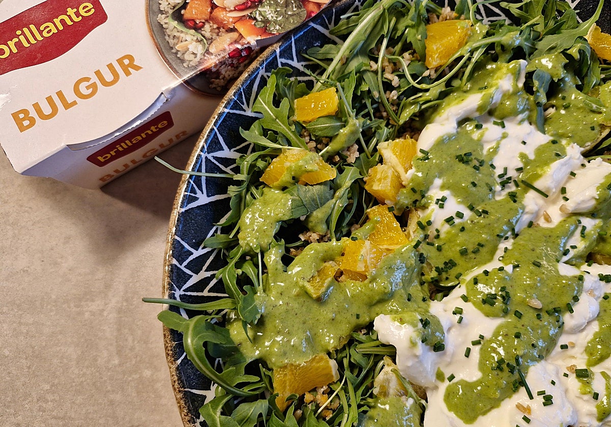 Ensalada cítrica con pesto de cebollino y vasito de bulgur Brillante