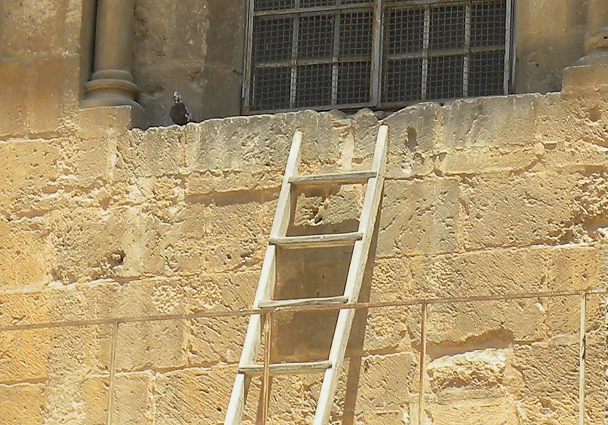 La escalera del Santo Sepulcro que lleva 3 siglos en el mismo lugar y ...