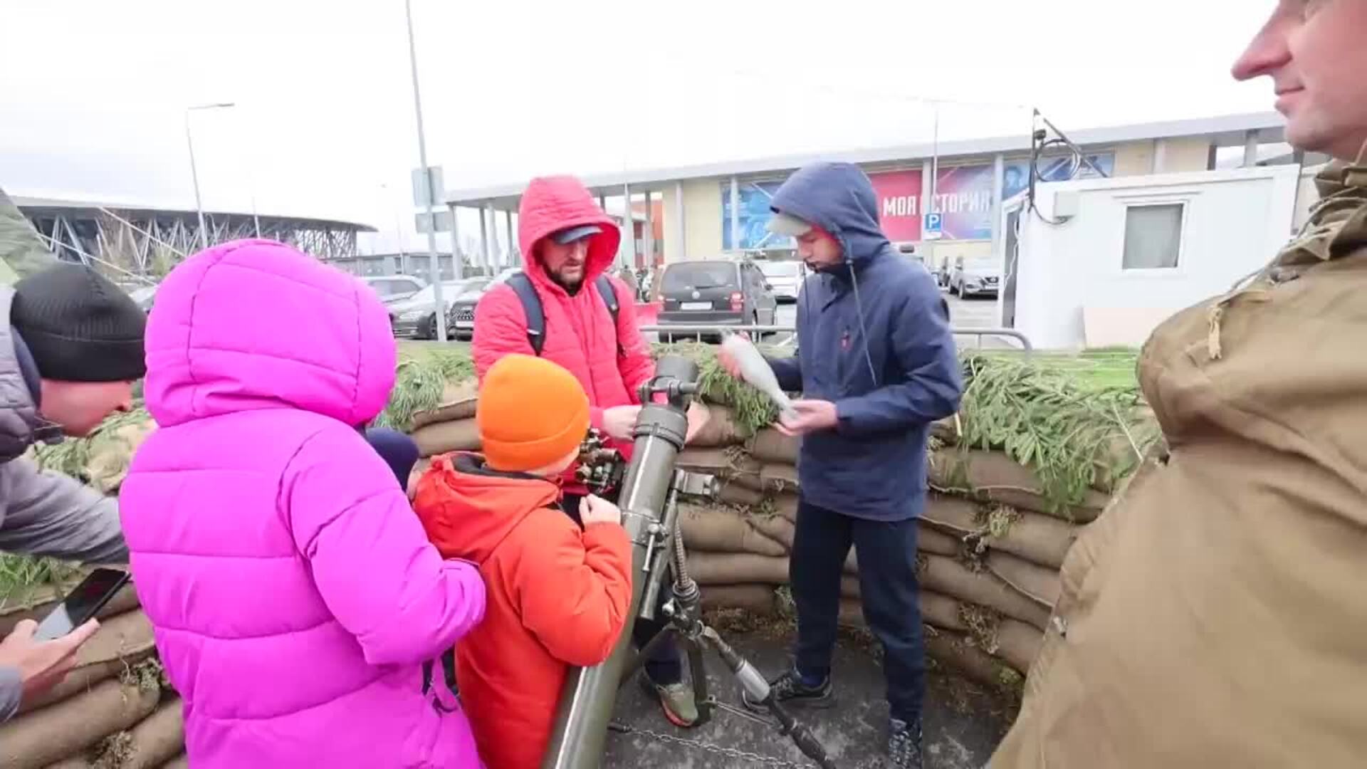 La recreación de un pueblo partisano conmemora la victoria en la ...