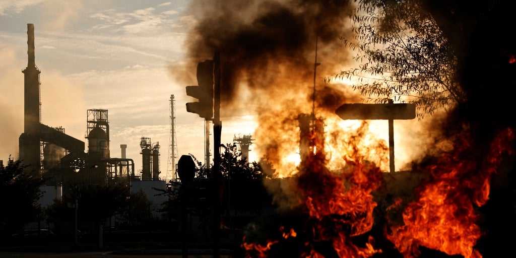 Caos en Francia por la huelga en las refinerías y la escasez de carburante