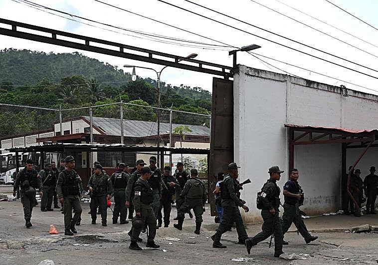 Más de 11.000 agentes toman la cárcel de Venezuela controlada por la ...