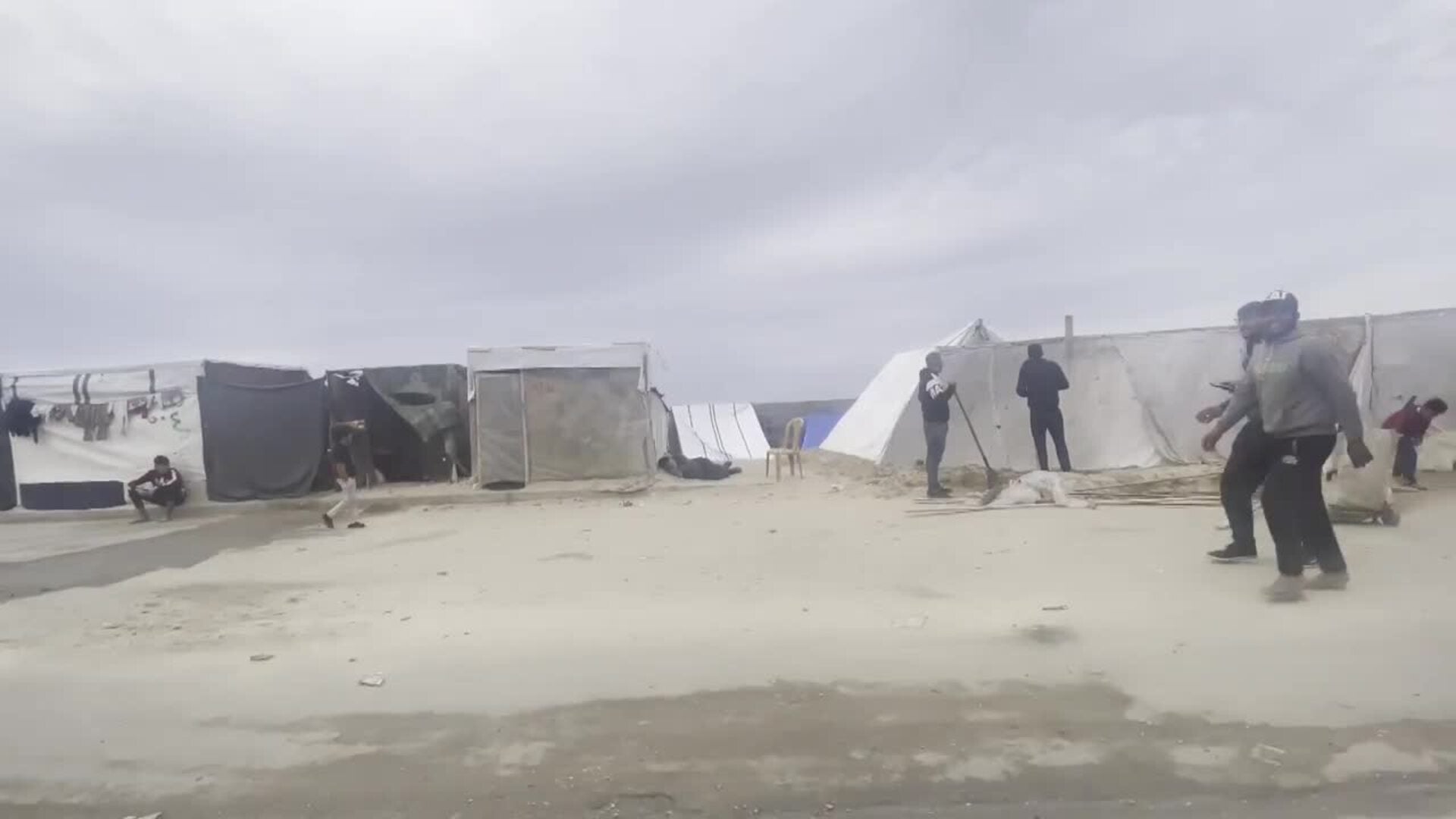 Campo de refugiados de Al Bureij sufre varios ataque aéreos por parte ...