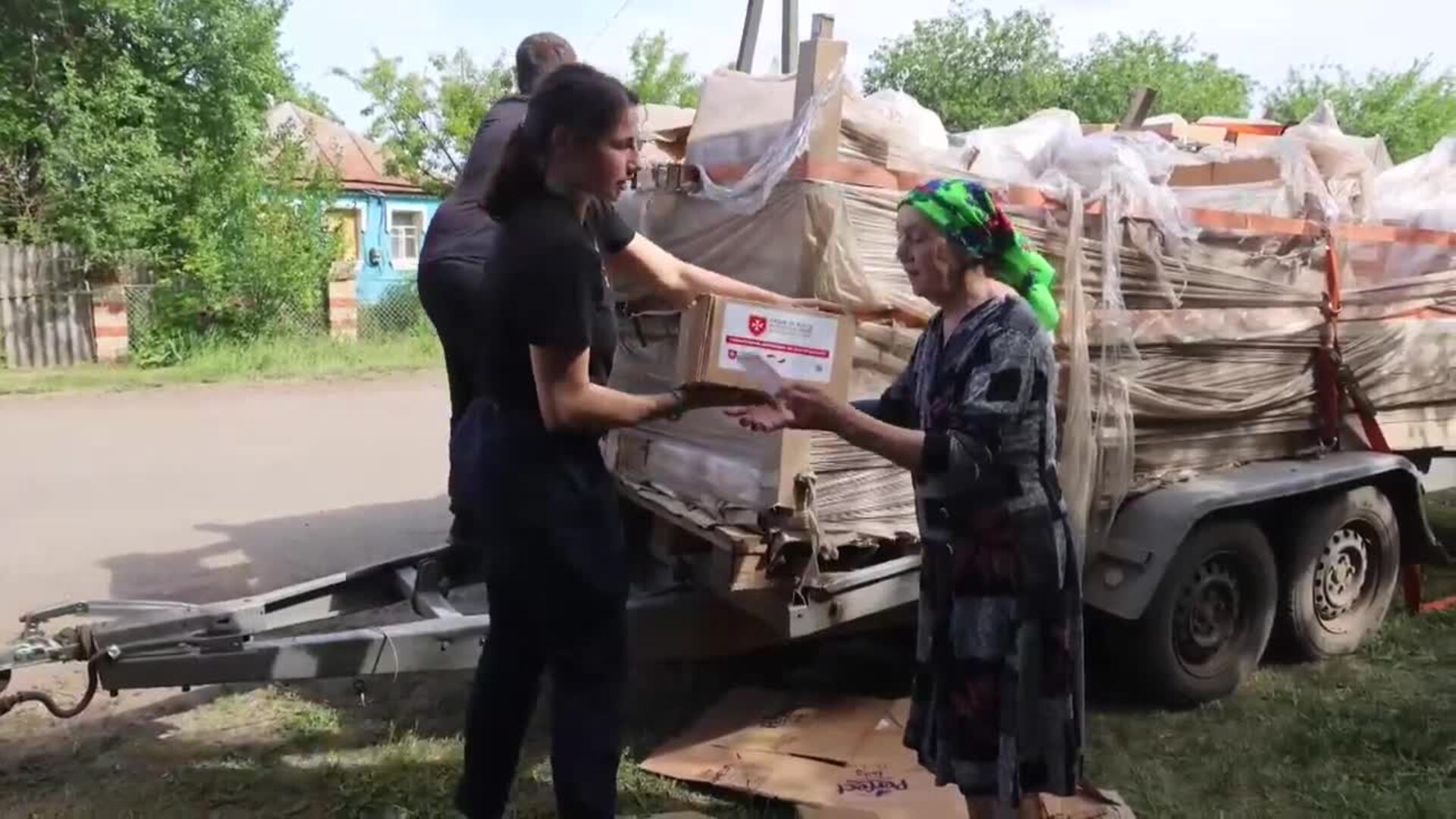 Reparto de kitis de primera necesidad en regiones cercanas a la línea ...