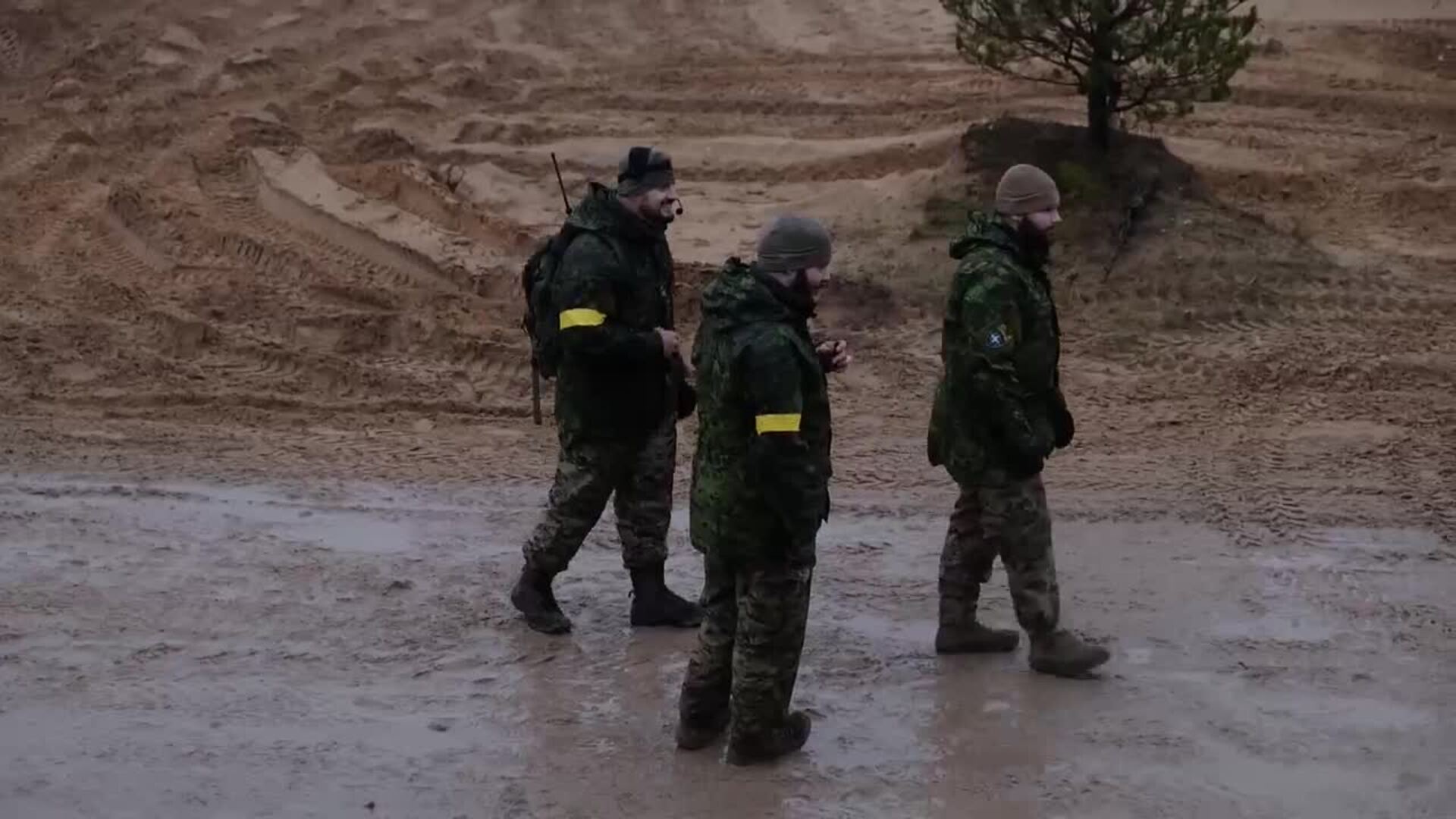 El secretario general de la OTAN visita la base militar de Adazi en Letonia