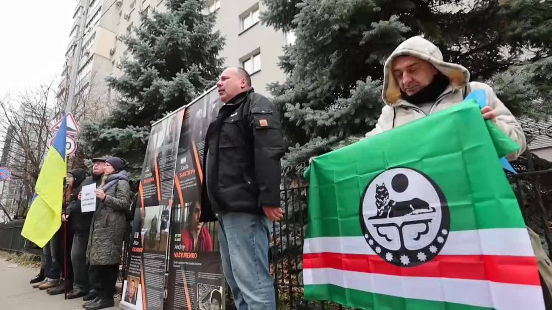 Activistas se manifiestan contra la extradición a Rusia de varios ...