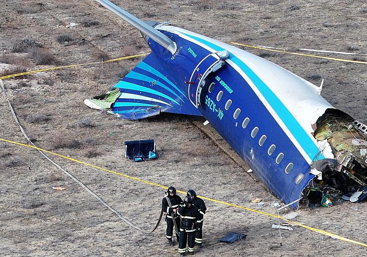 El presidente de Azerbaiyán acusa a Rusia de haber intentado ocultar las causas del accidente ...