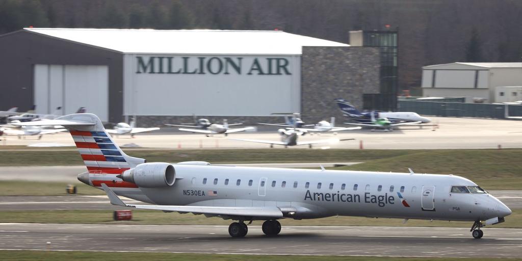 Así eran el avión Bombardier CRJ700 y el helicóptero Black Hawk que han ...