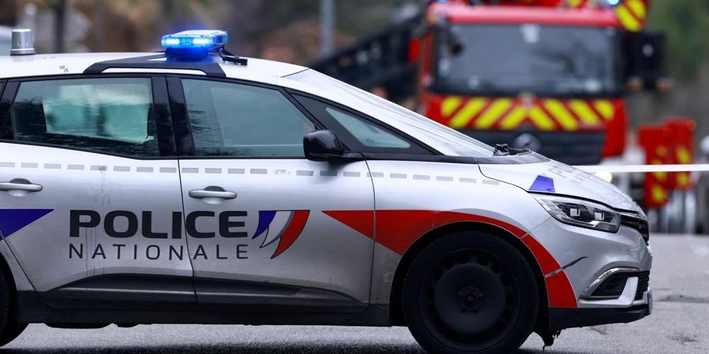 La Policía francesa abate a un hombre armado con dos cuchillos a las ...