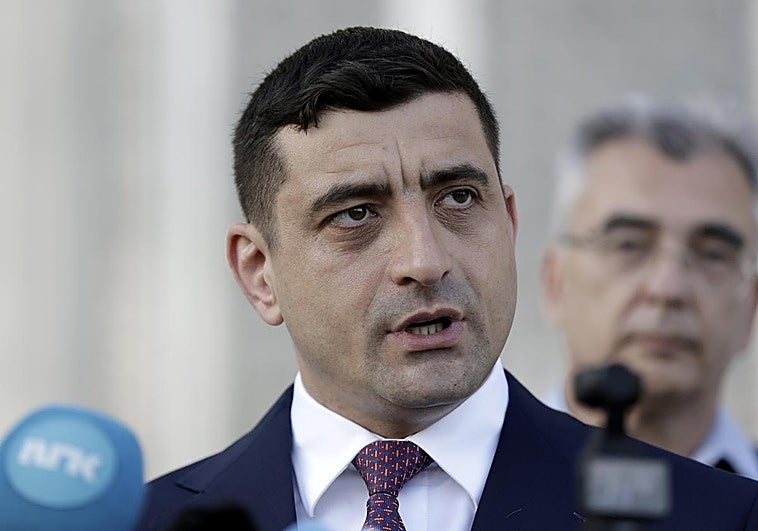 El prorruso George Simion gana la primera vuelta de las elecciones ...