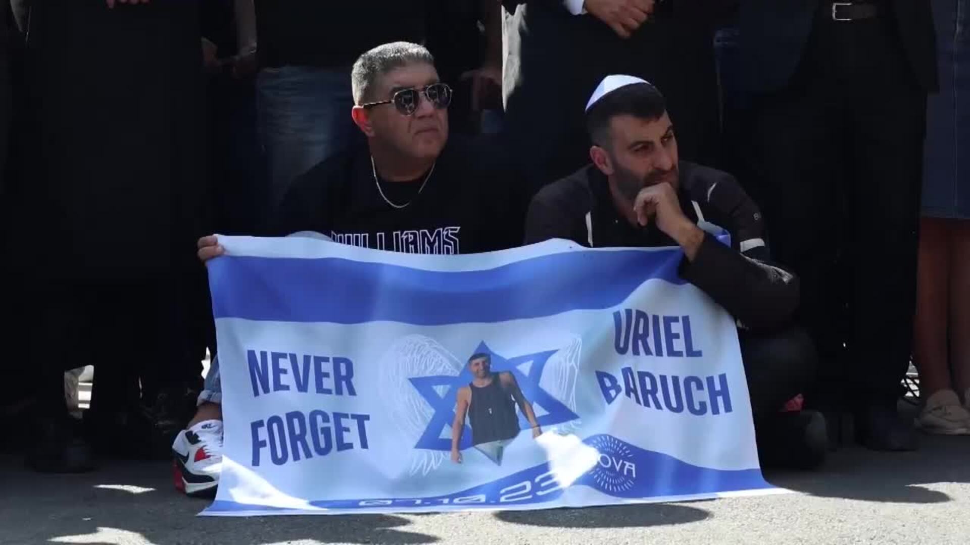Familiares y amigos despiden en Jerusalén al rehén Uriel Baruch