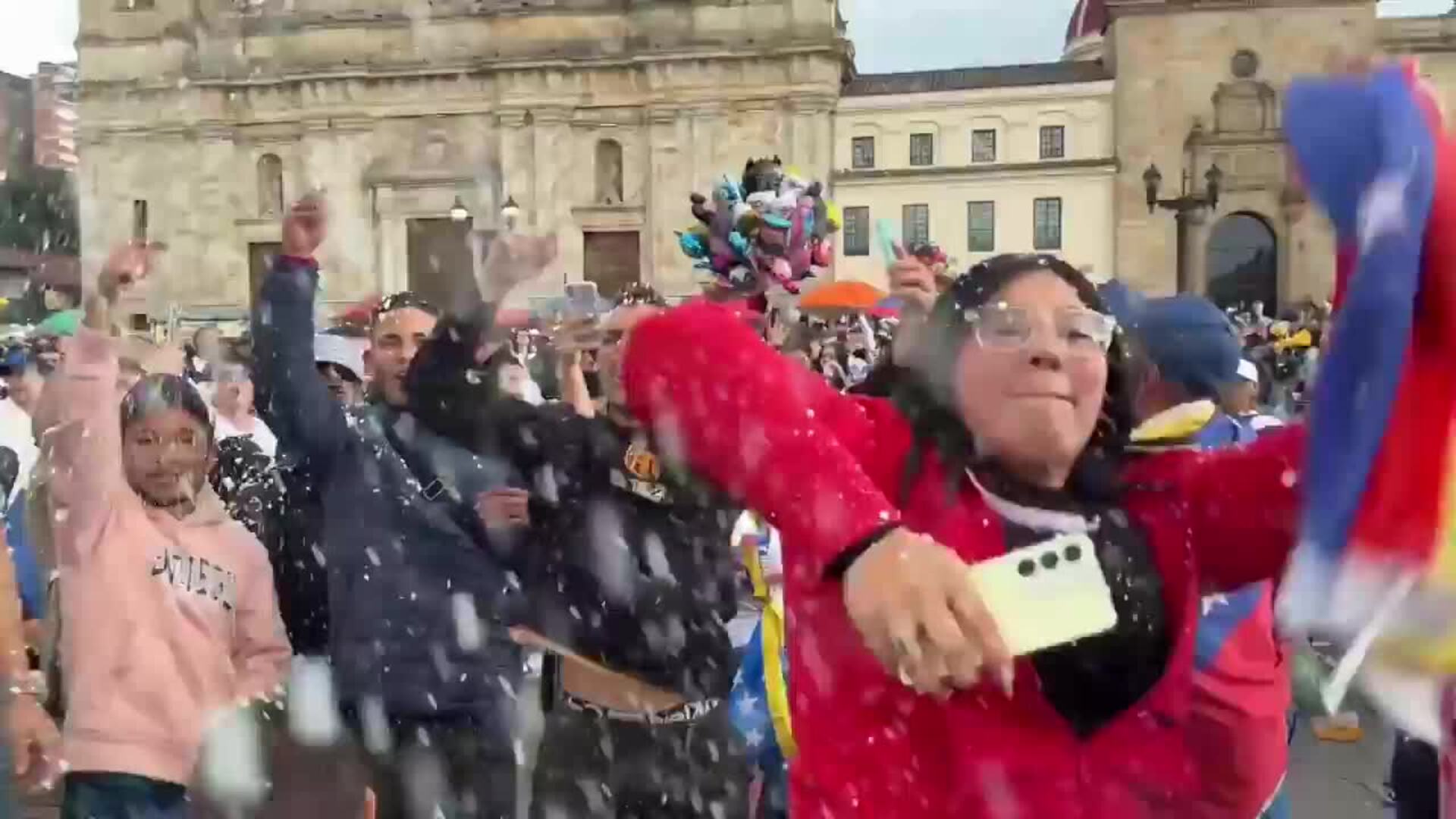Venezolanos celebran en Bogotá la detención de Maduro y sueñan con ...