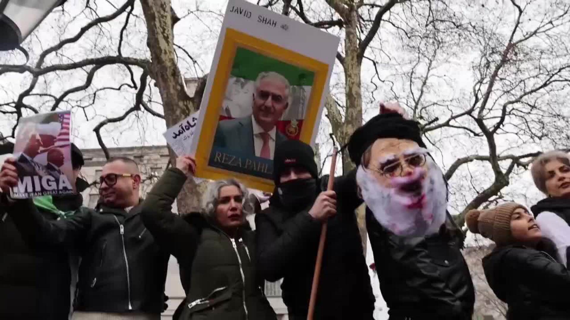 Cientos de personas protestan en Londres contra el régimen iraní