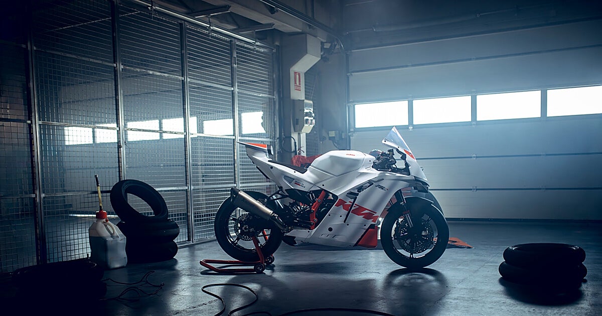 KTM presenta la 990 RC R TRACK, una superdeportiva radical diseñada ...