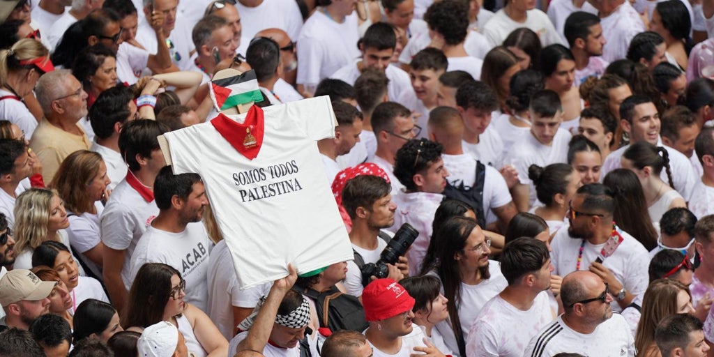 Pamplona entra en éxtasis con los Sanfermines 2025: «¡Stop genocide ...