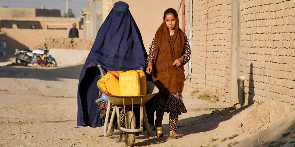 Atefah Hassani: 'El cuento de la criada' es real en Afganistán