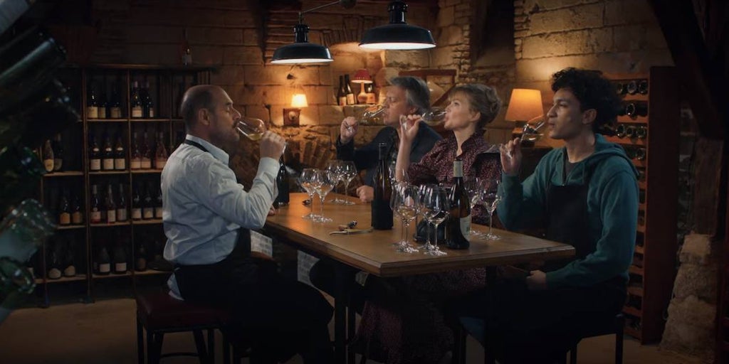 Crítica de 'Cata de vinos': El paladeo del vino, el paladeo del amor