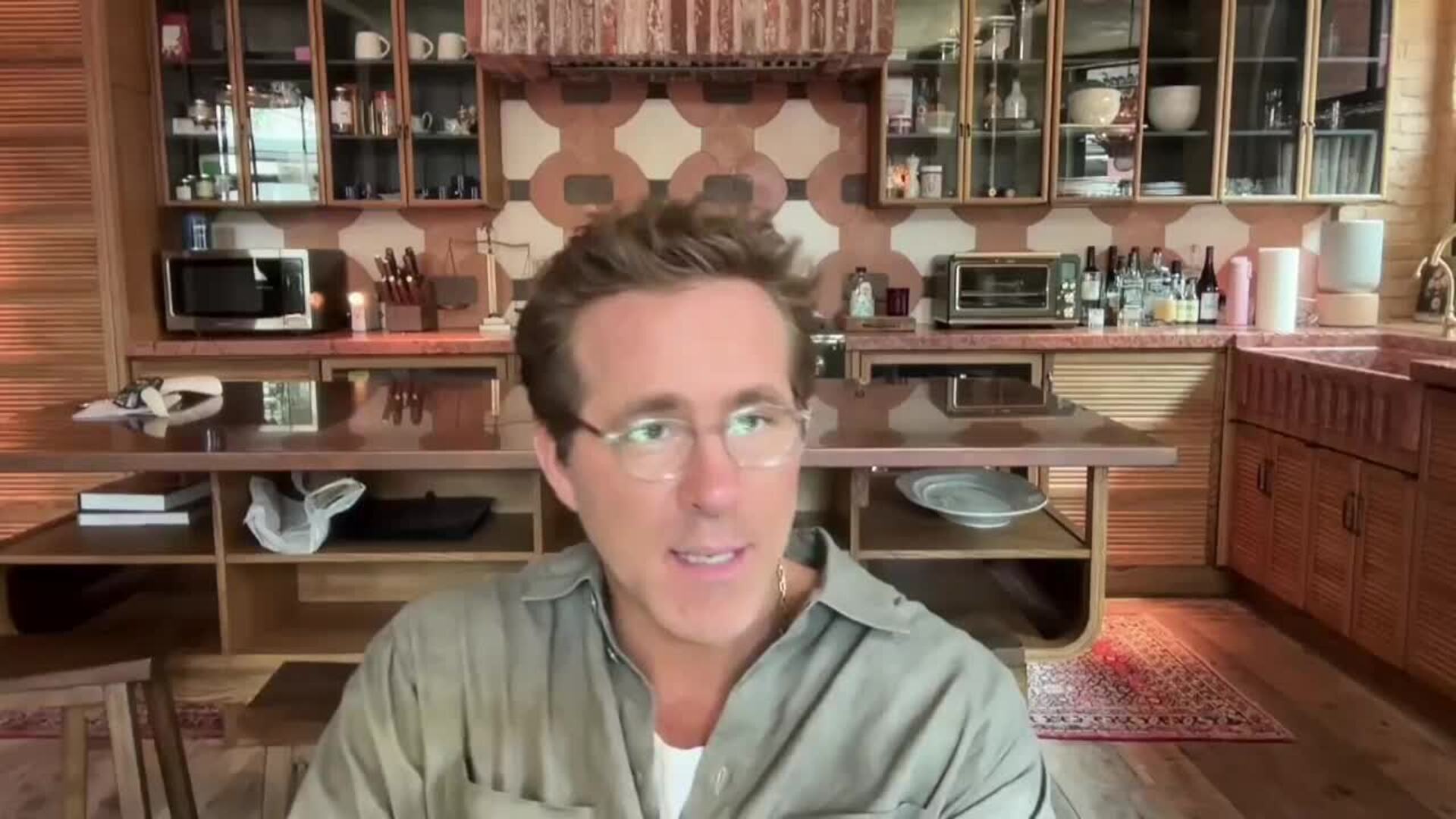 Ryan Reynolds y National Geographic narran la historia de los ...