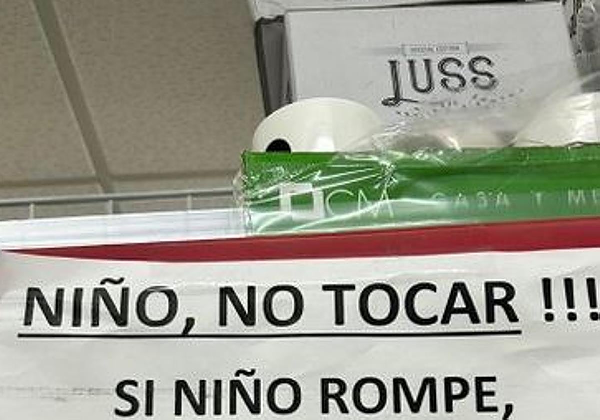El polémico cartel de un bazar chino que arrasa en Twitter: «Si papá ...