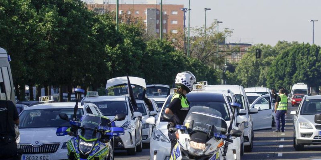 Al Menos Dos Detenidos Y Carga Policial En La Protesta De Los Taxistas