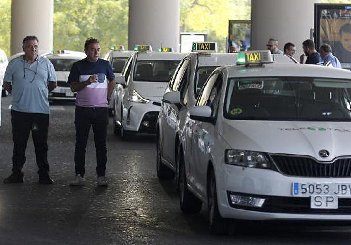 La flota de taxis de Sevilla estará disponible al completo para la ...